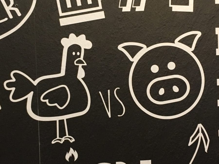 En esta esquina… ¡el pollo! Y en esta otra… ¡el cerdo! | Industria Avícola